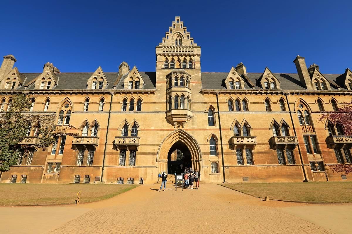 How to Choose the Right UK University for You